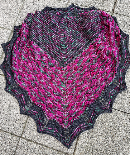 Ravelry: Unverblümt Tuch pattern by FadenStille