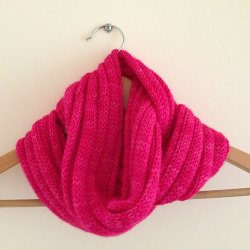 Ravelry: Looped Loop pattern by Kirsten Johnstone