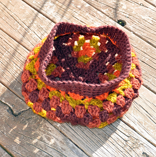 Ravelry: Granny Triangles hat pattern by Crafty Sprite
