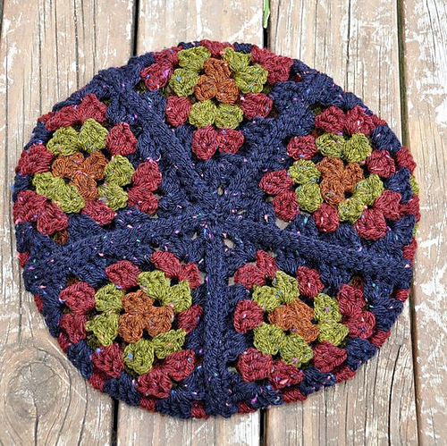 Ravelry: Granny Triangles hat pattern by Crafty Sprite