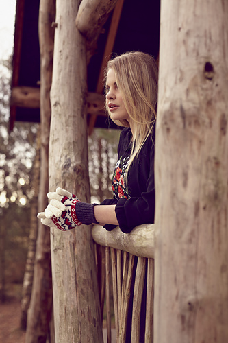 Ravelry: Wooden Heart Gloves pattern by Amy Pickard