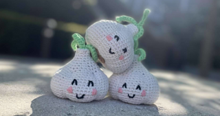 Ravelry: Garlic Bulbs pattern by Alexandra Epstein