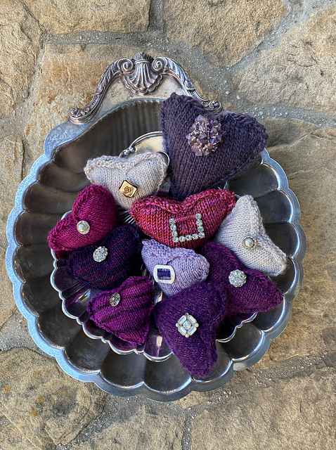 Ravelry: miniHEART pattern by Susan Venable