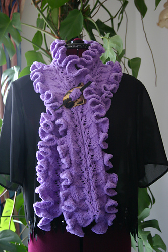 Ravelry: Frilly Scarf pattern by Tove Backhammar