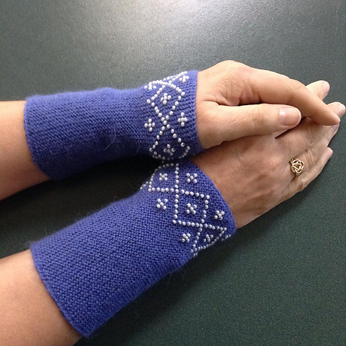 Does anyone know how these are made? From Sweden : r/knitting