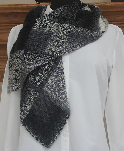 Ravelry: Shaded Diamond Scarf pattern by Knitaly Classic Designs