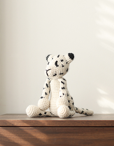 Ravelry: Mae the Snow Leopard pattern by Kerry Lord