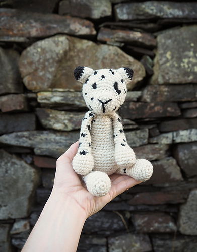 Ravelry: Mae the Snow Leopard pattern by Kerry Lord