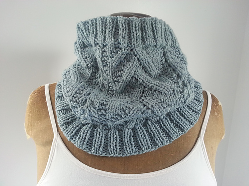 Ravelry: Adiri Cowl pattern by Julia Trice