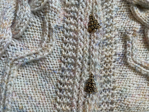 Ravelry: Rocking Around the Christmas Tree Skirt pattern by Jennifer ...