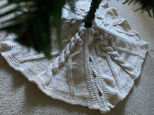 Ravelry: Rocking Around the Christmas Tree Skirt pattern by Jennifer ...