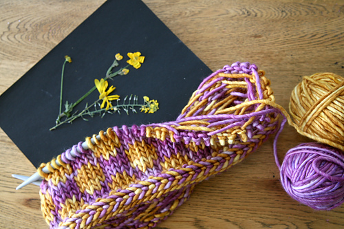 Ravelry: Pollen Dots Cowl pattern by Charlotte Marjoribanks
