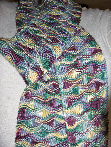 Ravelry: Wavy Scarf pattern by Handmaiden