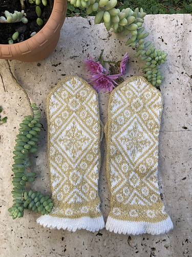 Ravelry: Birthday sweets pattern by knittinglotta