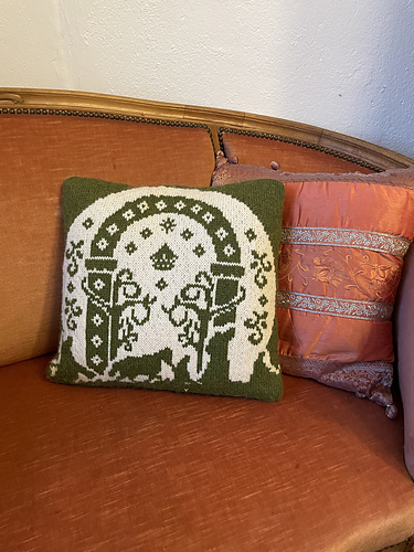 Ravelry: LOTR pillow pattern by knittinglotta