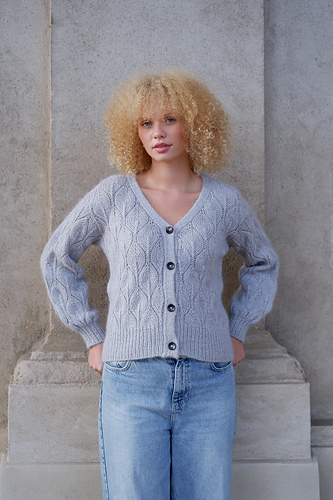 Ravelry: Olive Cardigan V-neck pattern by Pernille Larsen