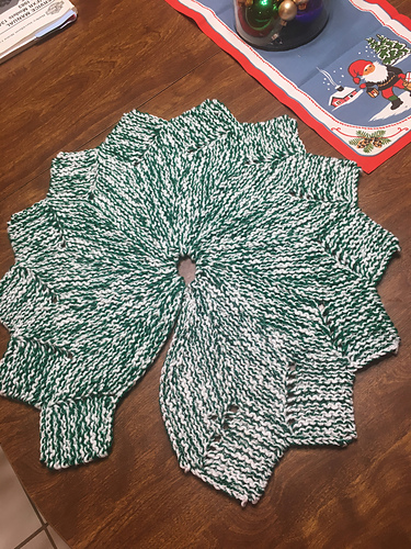 Ravelry: Christmas Tree Skirt pattern by Dixie Lee