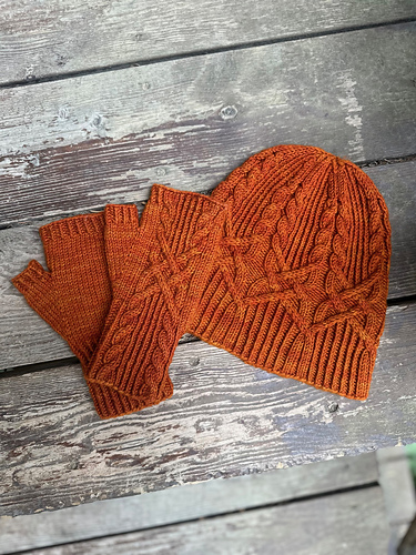 Ravelry: Eirys Hat pattern by Alexandra Frankel
