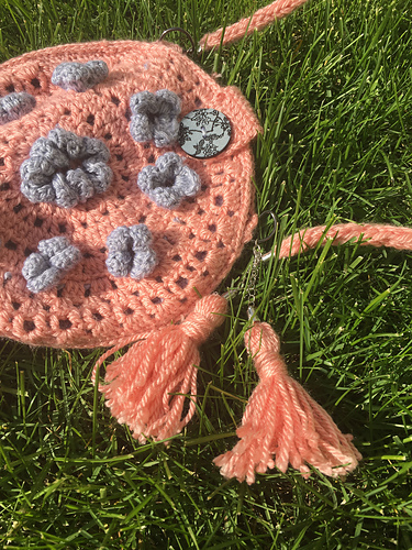 Ravelry: Poppy Meadow Bag pattern by Sue Stapleton