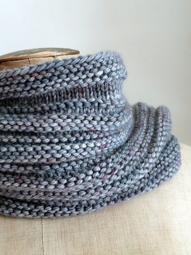 Ravelry: Present pattern by Mademoiselle C