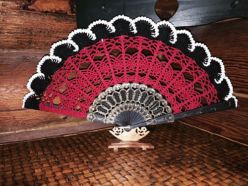 Ravelry: Pineapple Hand Fan pattern by Kody Moreno