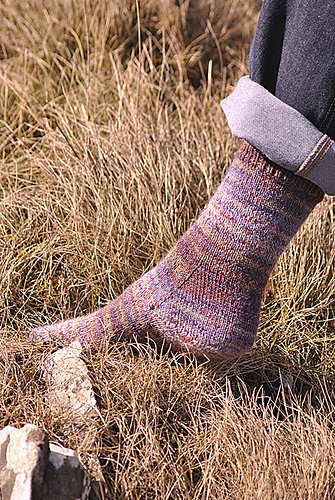 Ravelry: Heather Socks featuring Strong Heel pattern by Nicolette Kernohan
