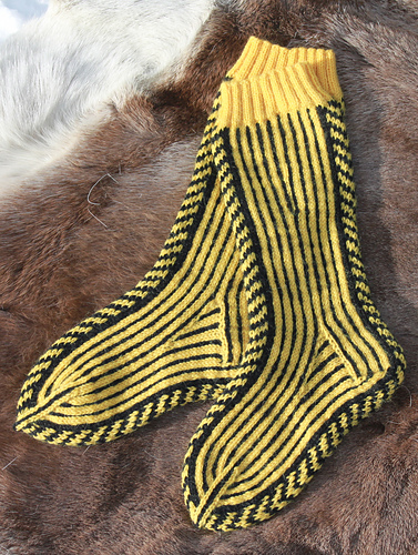 Ravelry: Varsel pattern by Kreativa