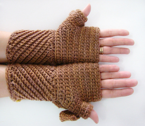 Ravelry: Diagonal Convertible Mittens pattern by Kristina Smiley