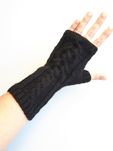 Ravelry: Flowing cables gloves pattern by Kristina Tyla