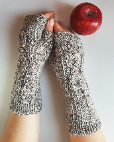 Ravelry: Flowing cables gloves pattern by Kristina Tyla