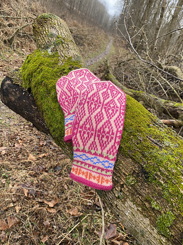 Ravelry: Roots mittens (vettlingar, votter) pattern by Kristin ...