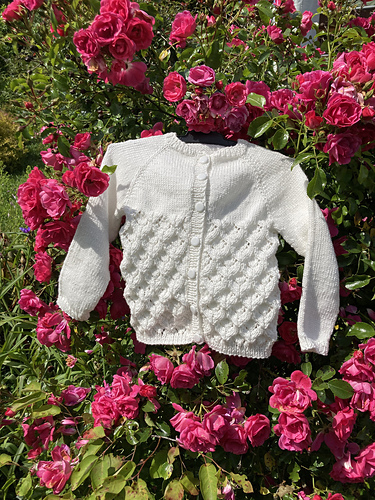 Ravelry: Bouquet de fleurs cardigan pattern by Anne B Hanssen