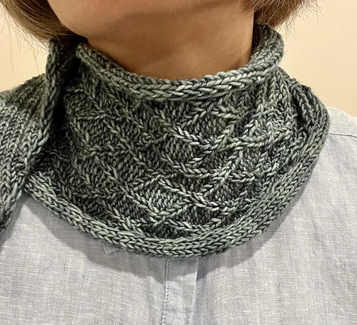 Ravelry: Little diamond scarf pattern by Takako Takiguchi