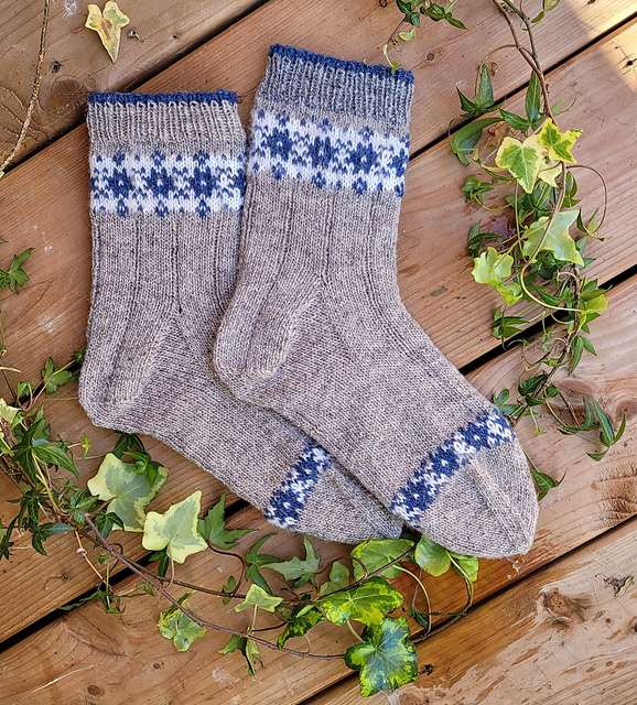 Ravelry: Snowstar Socks pattern by Liza Levchuk