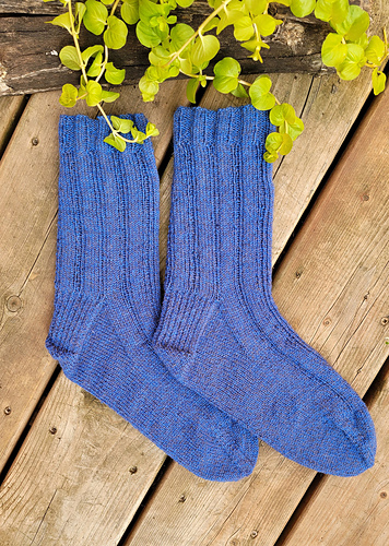 Ravelry: 8 Stitch Wonder Socks pattern by Liza Levchuk