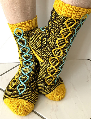 Ravelry: Hydra Scales pattern by Clair Wyvern