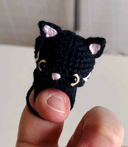Ravelry: Finger cats pattern by Paola Dansi