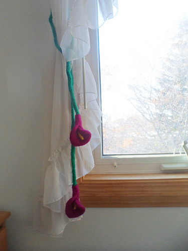 Ravelry: Calla Lily Lariat pattern by La Tatine