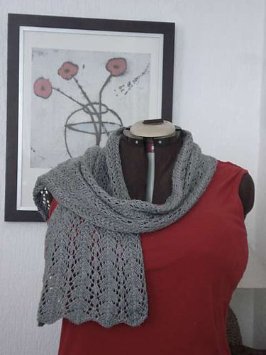 Ravelry: Lazy angles scarf pattern by Nathalie Guéniche