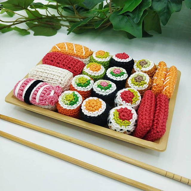 Ravelry: Sushi et Maki pattern by Laurène Rein