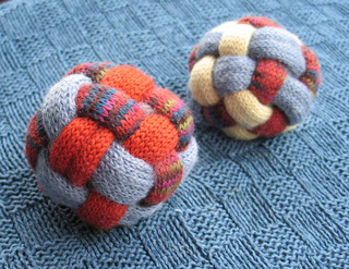 Ravelry: LanArta's Flechtball - Braided Ball