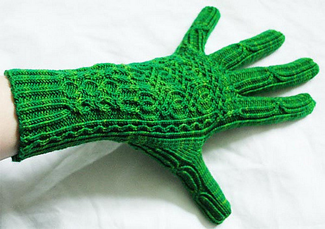 Ravelry: Entangled Stitches pattern by Julia Mueller