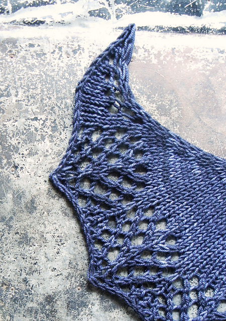 Ravelry: Litla Shoulder Warmer/Shawlette pattern by Larissa Brown