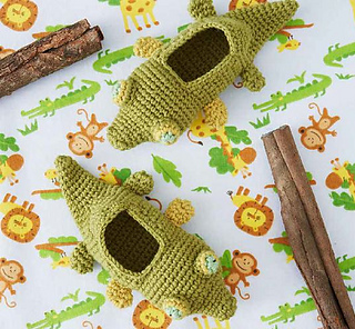 Ravelry: Snappy Crocs pattern by Laura Sillar