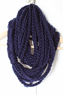 Ravelry: DIY infinity chain scarf pattern by Laura Eve