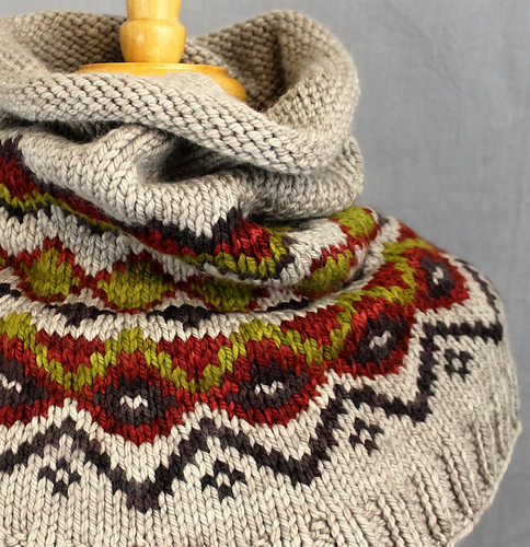 Ravelry: Midwinter pattern by Laura Aylor