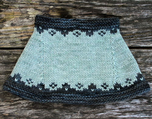 Ravelry: Demure pattern by Laura Aylor