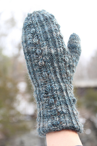 Ravelry: Baba's Mittens pattern by Laura Nelkin