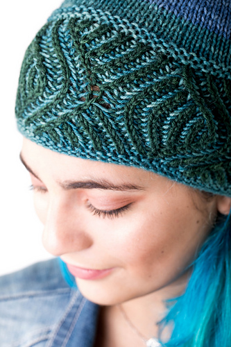 Ravelry: Brioche Shapka pattern by Laura Nelkin