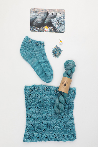 Ravelry: Lemme Cowl pattern by Laura Nelkin